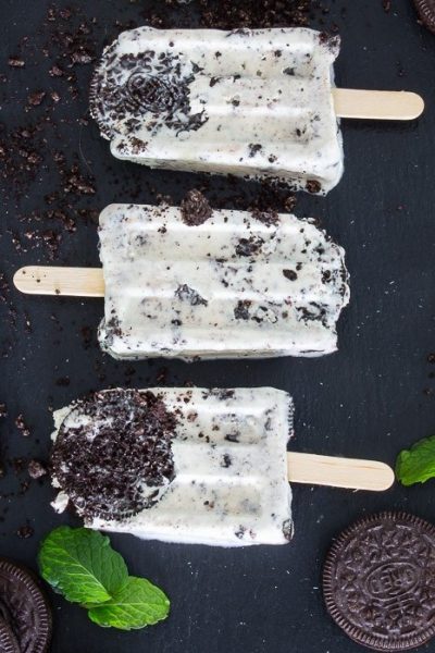 Mint Cookies and Cream Popsicles - Inspiration For Moms