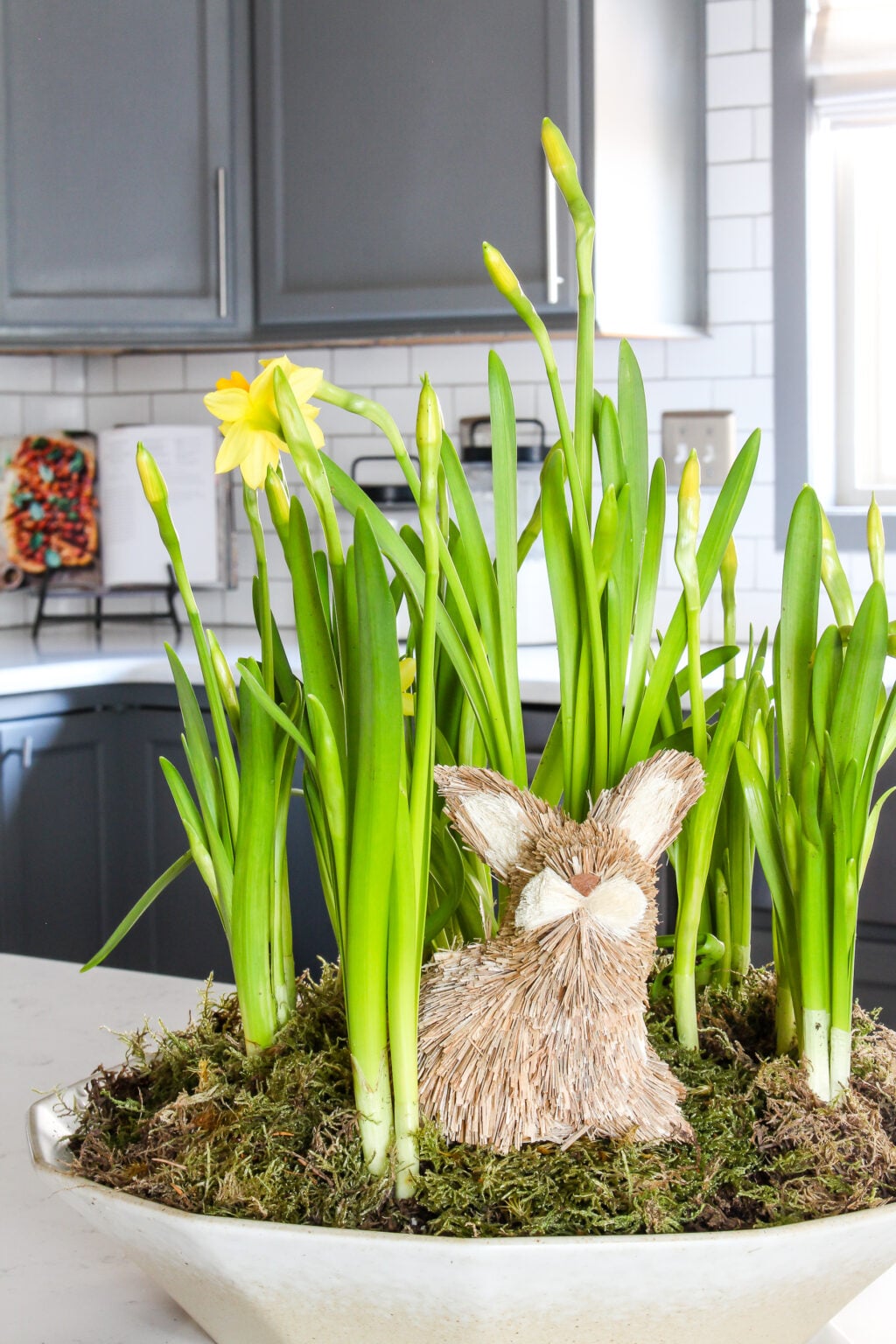 Easy 10 Minute Spring Table Centerpiece DIY - Inspiration For Moms